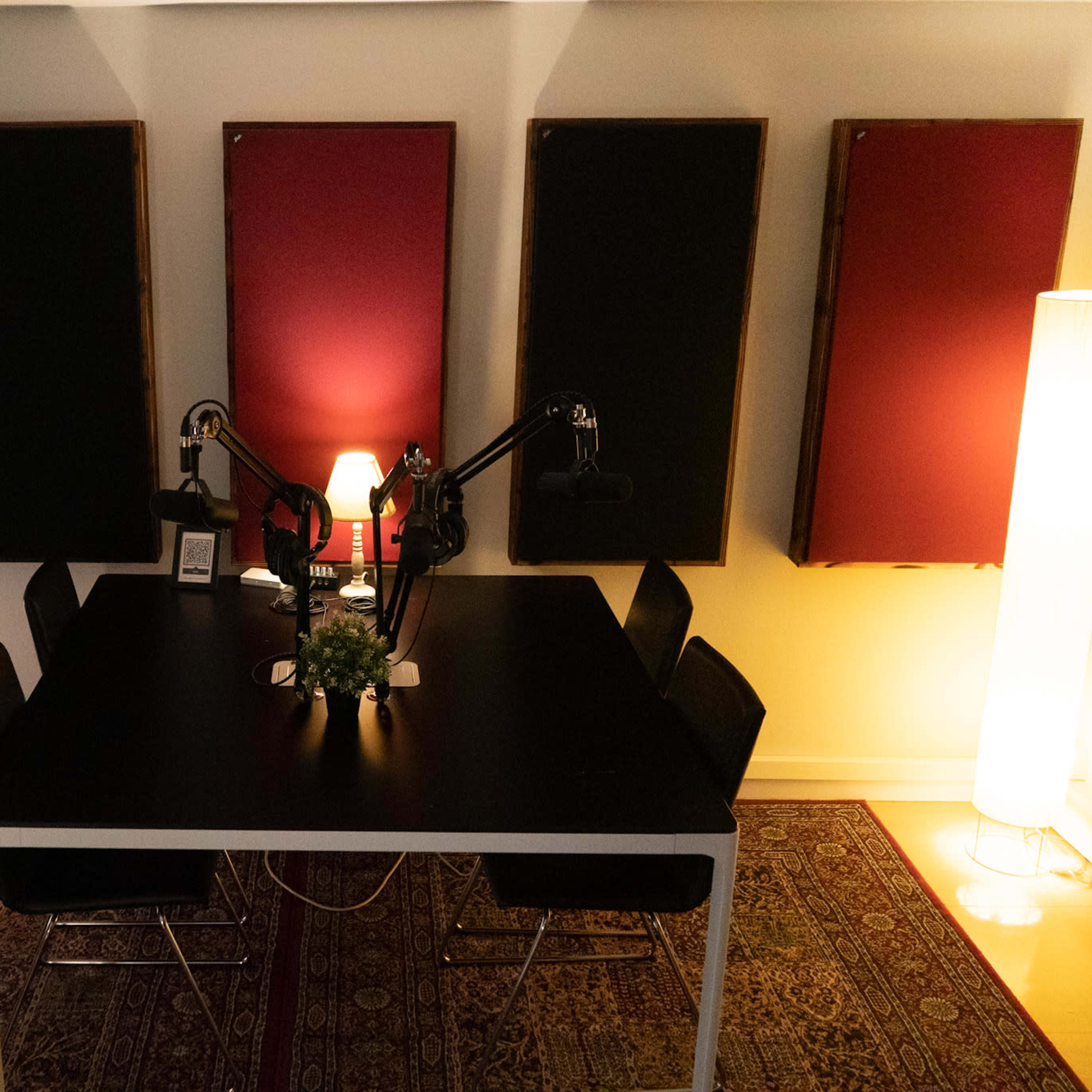 Los 10 estudios y locales para pódcast más exclusivos en alquiler en mi zona | Peerspace