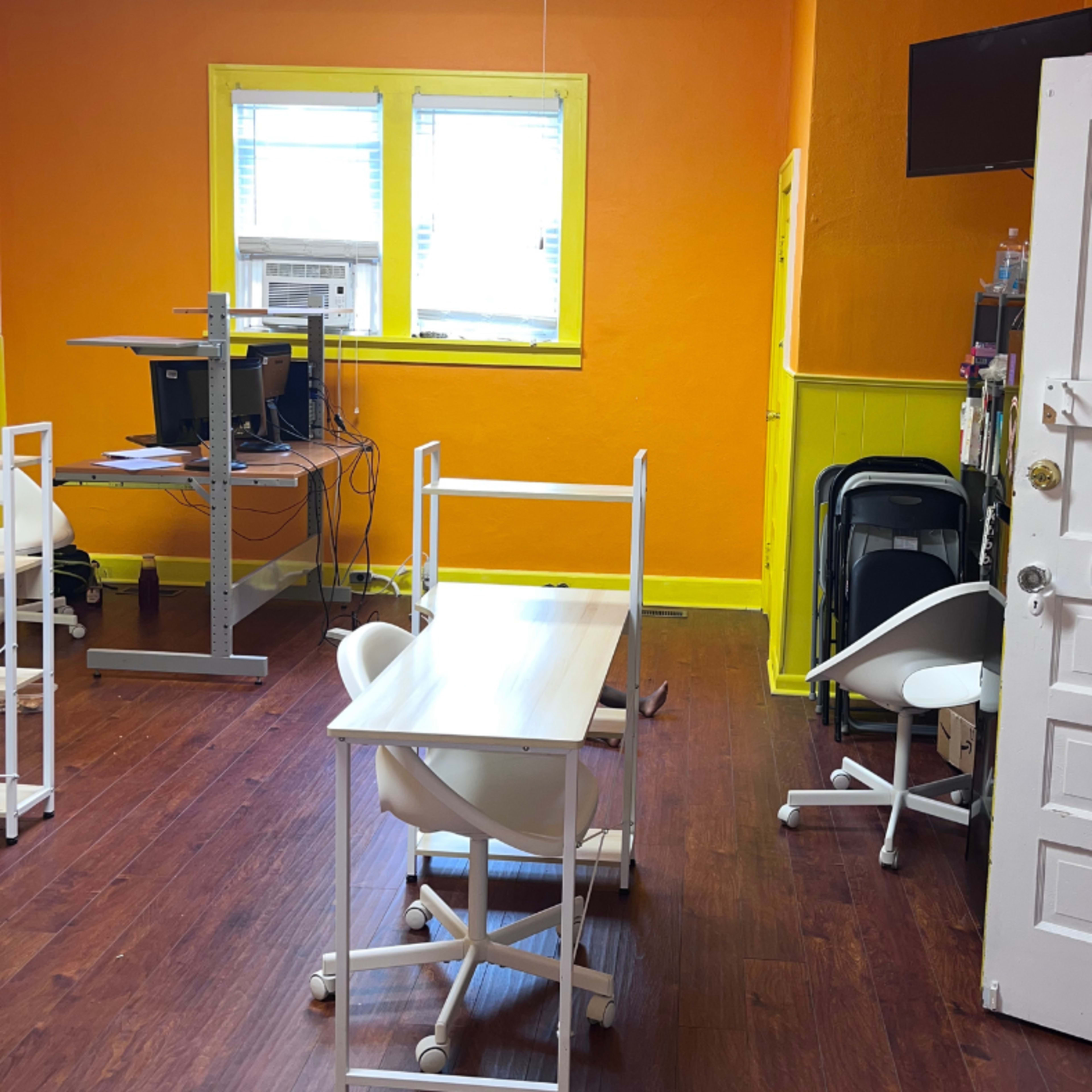 10 Best Coworking & Desk Spaces for Rent Near Me | Peerspace