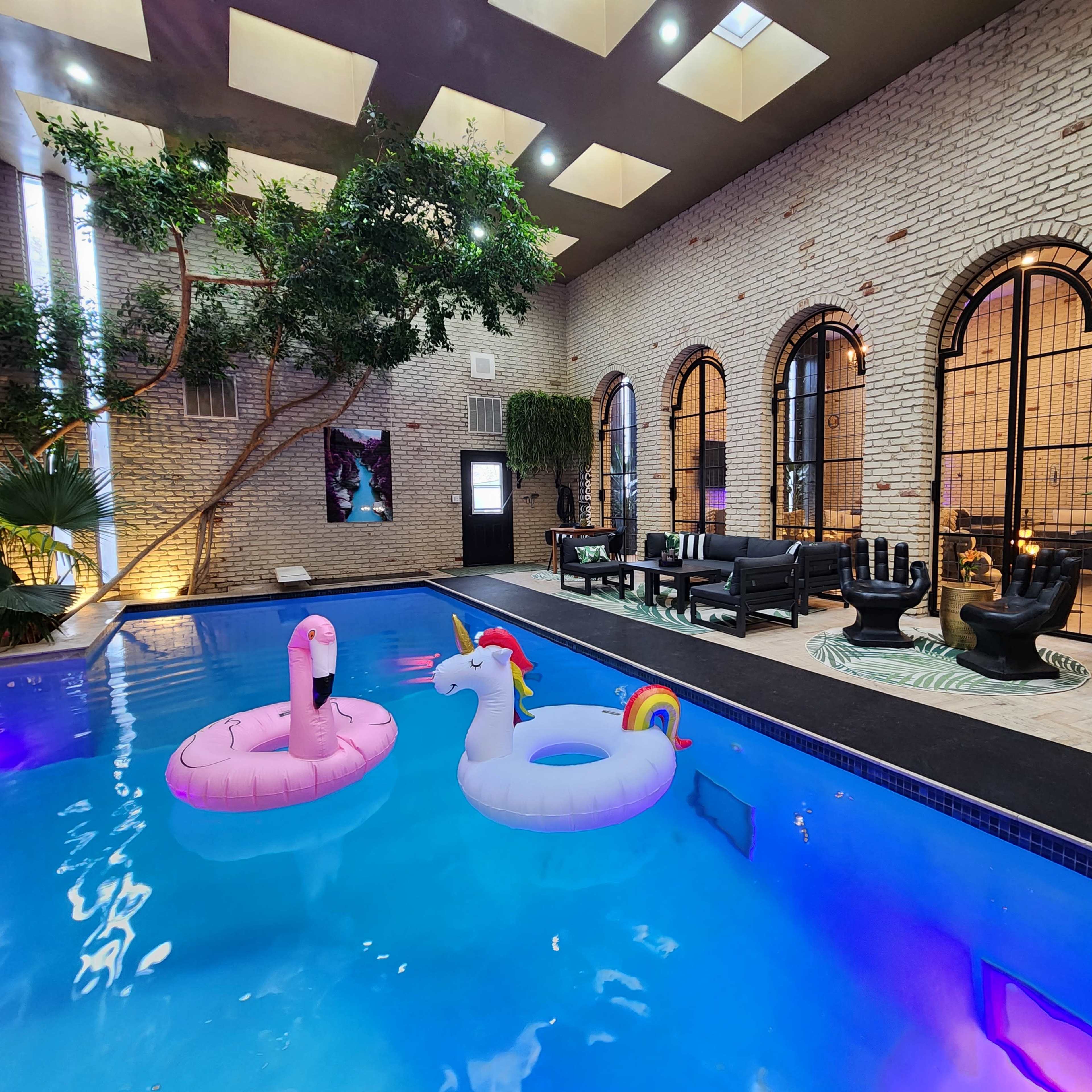 10 Best Pool & Swimming Party Venues for Rent Near Me | Peerspace