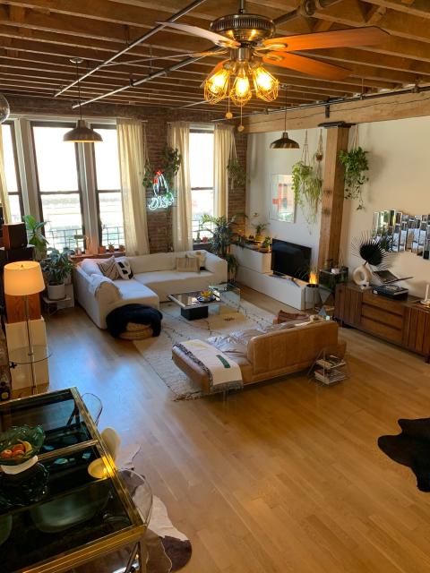 Greenpoint Spacious Loft Art décor / Mid Century / Planted, Brooklyn ...