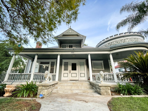 Century-Old Victorian Home, RIVERSIDE, CA | Production | Peerspace
