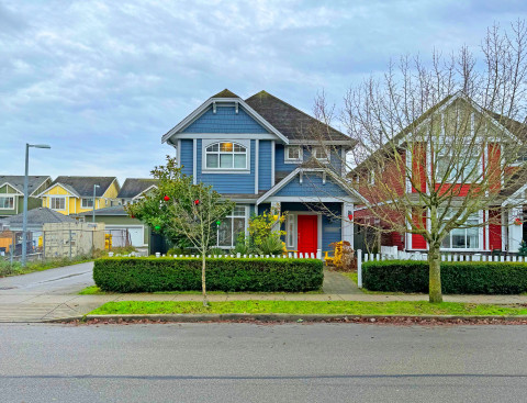 Colorful suburban family house in seaside village, Richmond ...