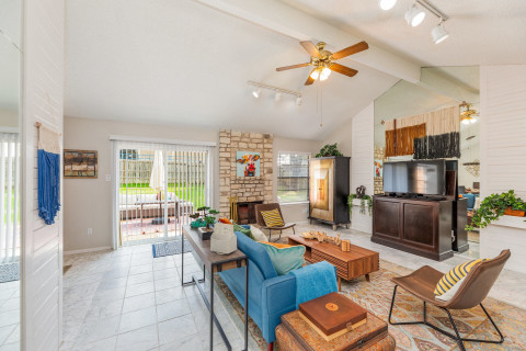 Bright & Cheery 3 BR, 2 BA Furnished Home in Austin, Austin, TX ...