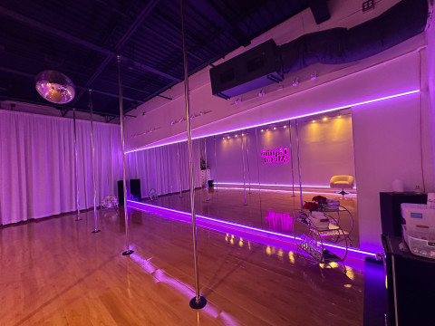 Loft studio space with two studios, 1150 sq ft, 13 foot ceilings ...