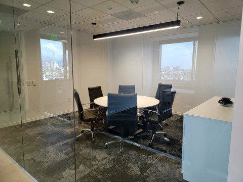 Premier Workspaces - Coworking & Office Space | 6 person Meeting Room ...