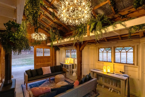 STUNNING Luxury Rustic Barn + Artisan Guest House, Pleasant View, TN ...