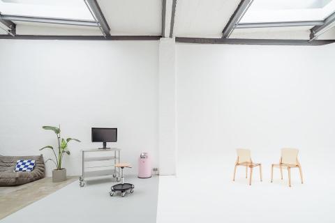 STUDIO 242 | 2 Studios auf 175qm - 1 Tageslicht-Studio mit L-förmiger Hohlkehle, 1 Kunstlicht ...