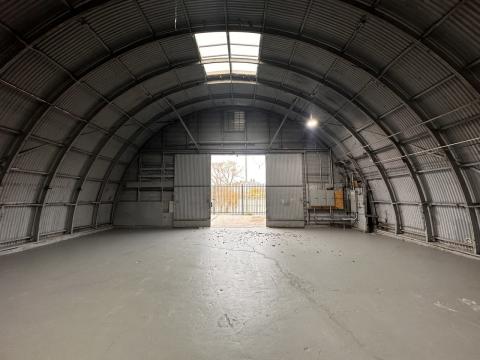 Large Industrial Warehouse, hanger type, with arched ceilings and Loft ...