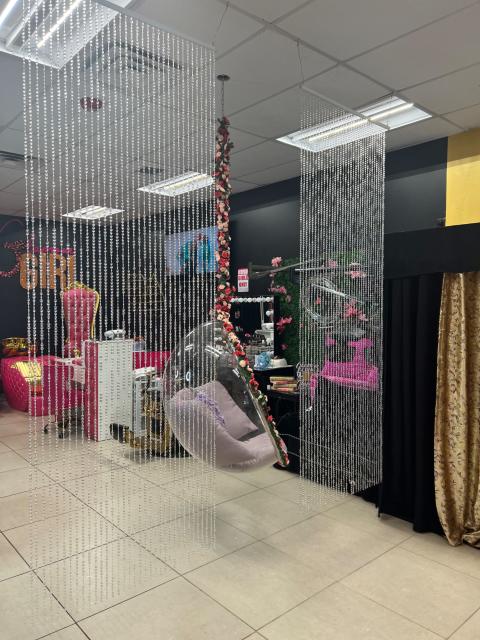 Glamour salon, boutique for photos, Hialeah, FL | Production | Peerspace
