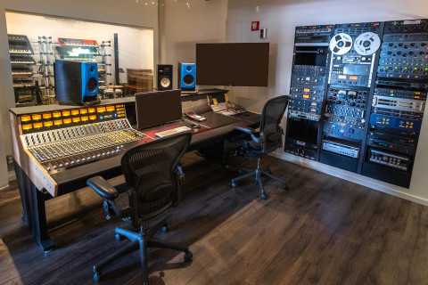 Beautiful, Professional Recording Studio With Lots of Daylight and a ...