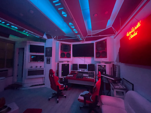 Midtown Spaceship Style Recording Studio, New York, NY | Production ...