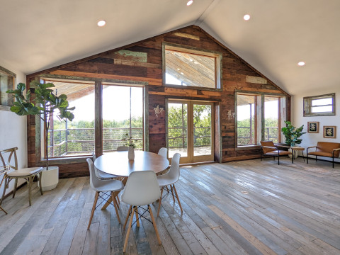 The Barn at Sparrow Creek Ranch | Window Filled Loft with Modern and ...