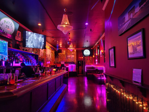 Le Petit Paris 75 | French Lounge Bar Located in a Historical ...