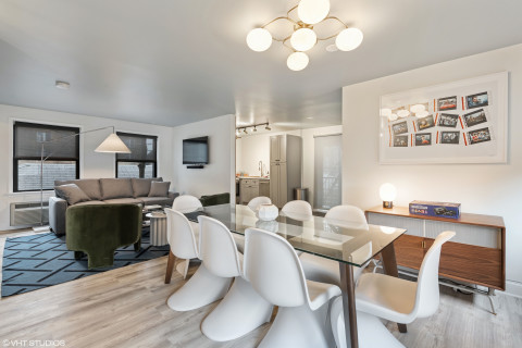 Stylish Coach House w 8 Person Conference Table & Full Kitchen, Chicago ...