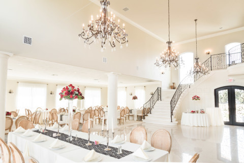 Elegant yet Rustic Estate with expansive lush gardens, Kyle, TX | Off ...