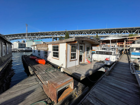 Rustic Houseboat on Seattle's North Lake Union, Seattle, WA ...