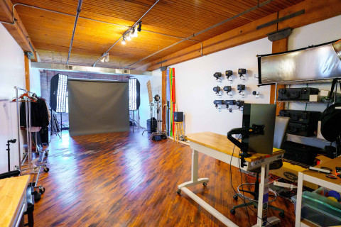 Large Fully-Equiped Timber Loft Photo Studio, Chicago, IL | Production ...