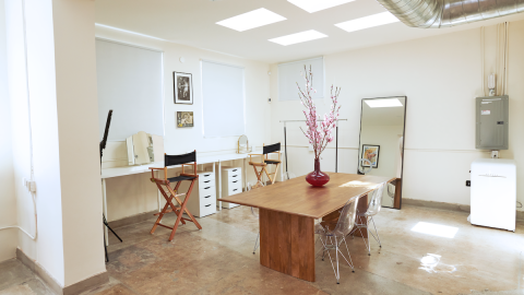 Spacious High Ceiling Studio on the East Side, Los Angeles, CA | Off ...