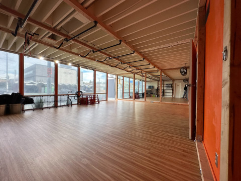 Heart of Inglewood Ladera Heights Fitness Studio w/ Industrial DYI ...