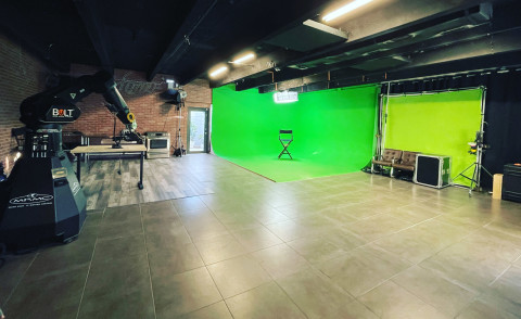 Unicorn Fire Studios | High end studio, lighting kit included, fully ...