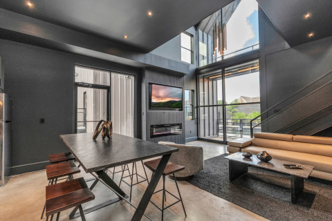 Downtown Private Oasis with Luxurious Spacious Loft, Houston, TX | Off ...