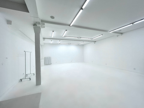 Studio Photo Paris Centre – "All White", PARIS | Production | Peerspace
