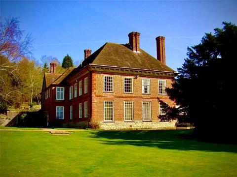 Luxurious Manor House in Maidstone, Maidstone | Production | Peerspace