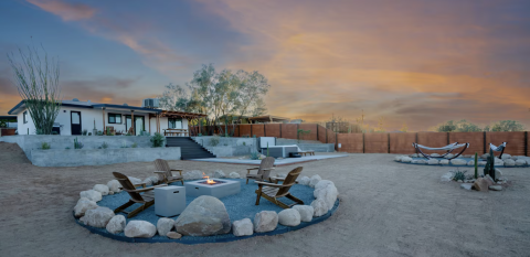 MId Century Modern house in Joshua Tre with amazing outdoor space ...