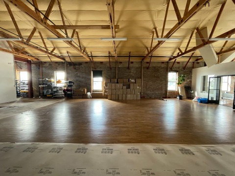 Massive Downtown exposed brick lofted ceiling studio for Film, photo ...
