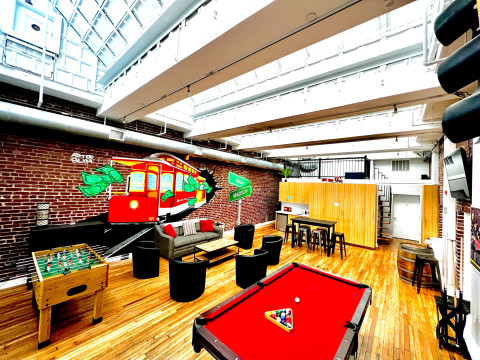 Trolley Stop on Banker's Row, Memphis, TN | Off-Site | Peerspace