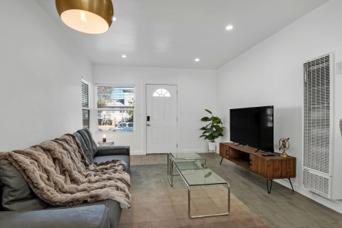 Beautiful One-Bedroom Bungalow, los angeles, CA | Off-Site | Peerspace