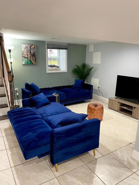Urban Spacious Basement Unit with free parking, Baltimore, MD ...