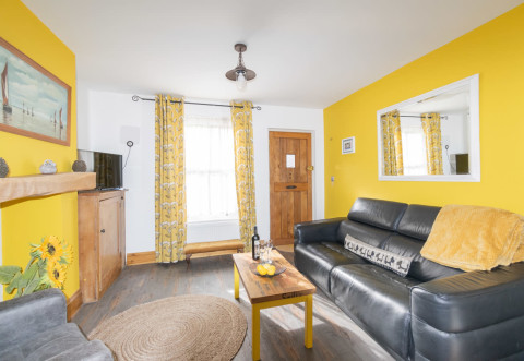 Stylish Cosy 2 BR Bright Cottage, Pet Friendly, Titchfield | Production ...