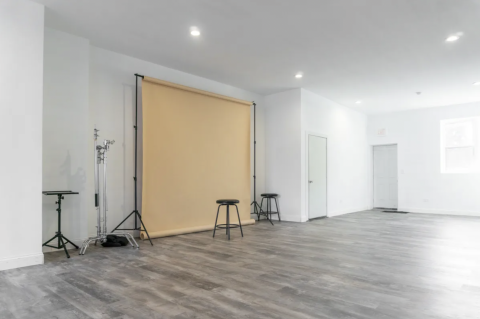 Bright, White Storefront in Wicker Park, Chicago, IL | Production ...