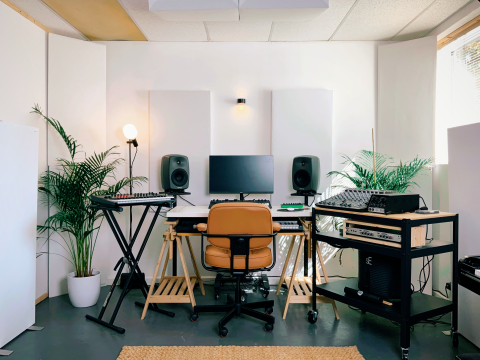 MONAKI STUDIO | Minimalist Recording Studio Space in the Countryside ...