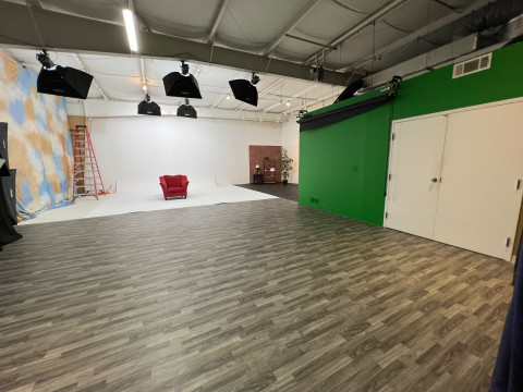 TRUE Studios, LLC | Spacious Video/Photo Studio with Multiple Shooting ...