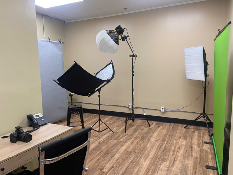 Jenny's Headshots | Headshot Studio, Orlando, FL | Production | Peerspace