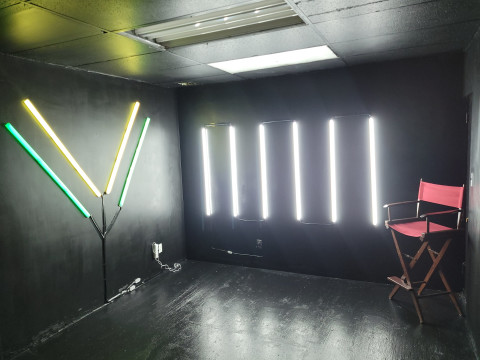 Film Studio Standing Light/Interview room Set, Brooklyn, NY ...