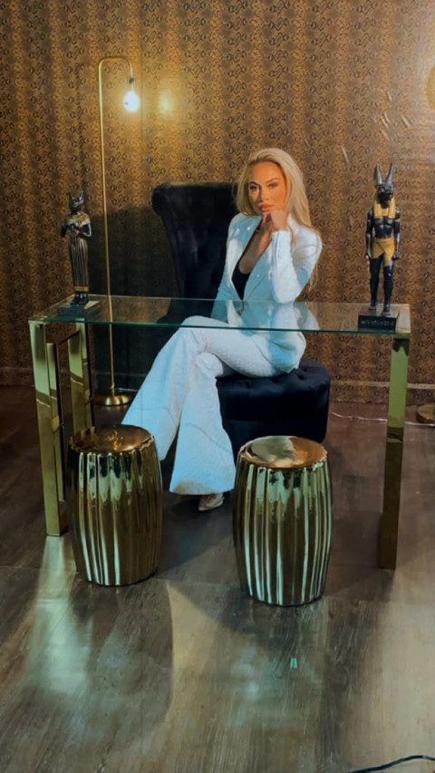 *NEW* Cyc Wall + *8 Theme Sets* | Luxury Miami Production Studio | Cyc ...