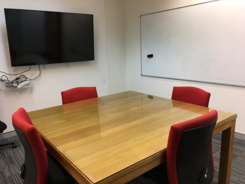 4 Person Meeting Room in St Leonards - Additional Seating Can be ...