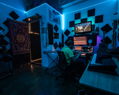 Cozy Recording Studio, queens, NY | Production | Peerspace