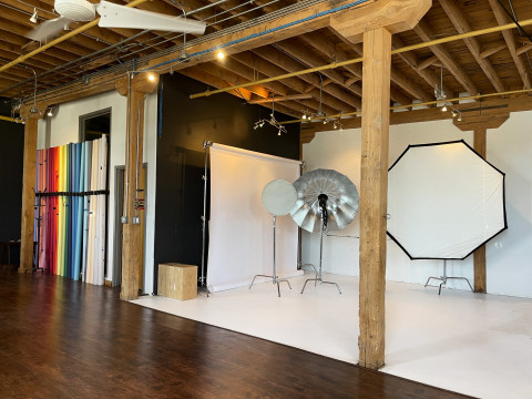Natural Light Photo Studio Loft in E Pilsen Chinatown, Chicago, IL ...