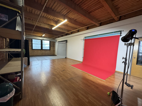 Spacious Chicago Loft Studio with Brick Wall, Paper Backdrops, and ...