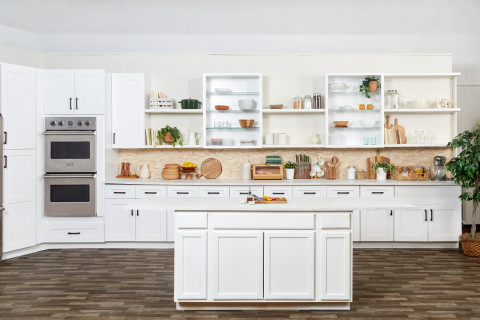 Large Suburban Kitchen, Chatsworth, CA | Production | Peerspace