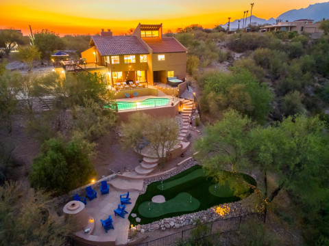 City Views, Pool, Mini Golf, 3 levels of Outdoor Entertainment Space ...