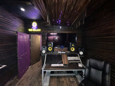 Pro Sound Recording Studio | All Wood Vibe Recording Studio Brand New ...