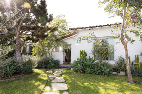 Mid-Century Style in Classic Spanish House, Los Angeles, CA ...