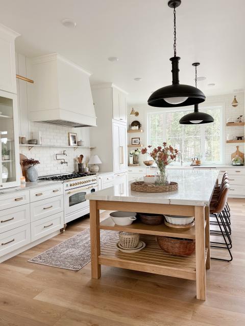 Beautiful Transitional Farmhouse Home with Ample Natural Light, Spokane ...