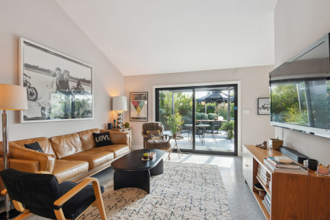 Ladera Modern House with Large Lush Garden, LOS ANGELES, CA ...