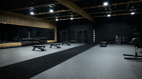 Ascetically pleasing gym with the perfect look for your content needs ...